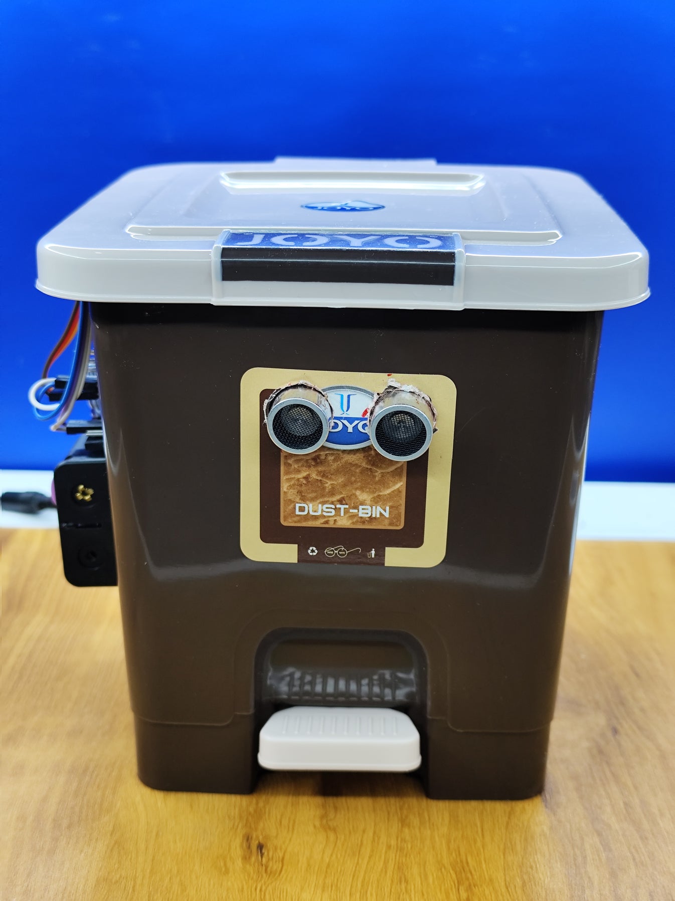 Smart dustbin (Ready made) – SKYNET ROBOTICS